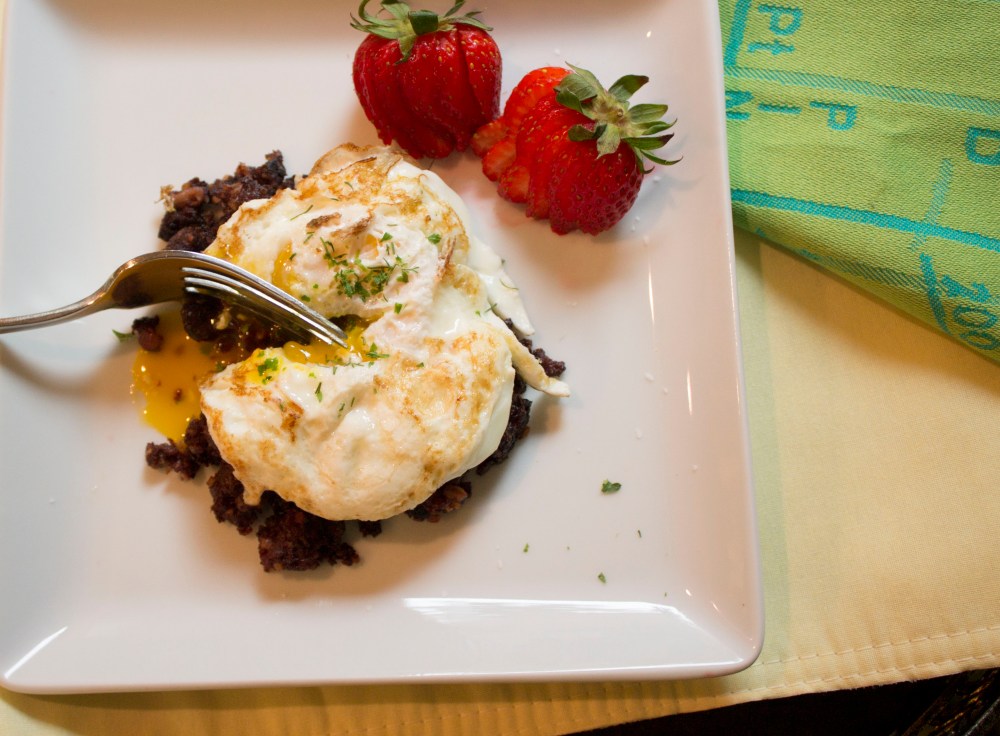 Blood Pudding Sausage and Fried Egg (Low Carb)